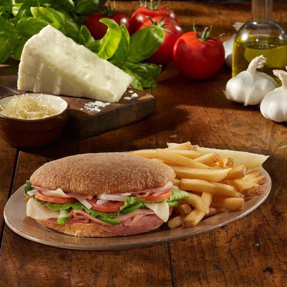 Buck’s Pizza Restaurant in St. Augustine / Menus & Photos