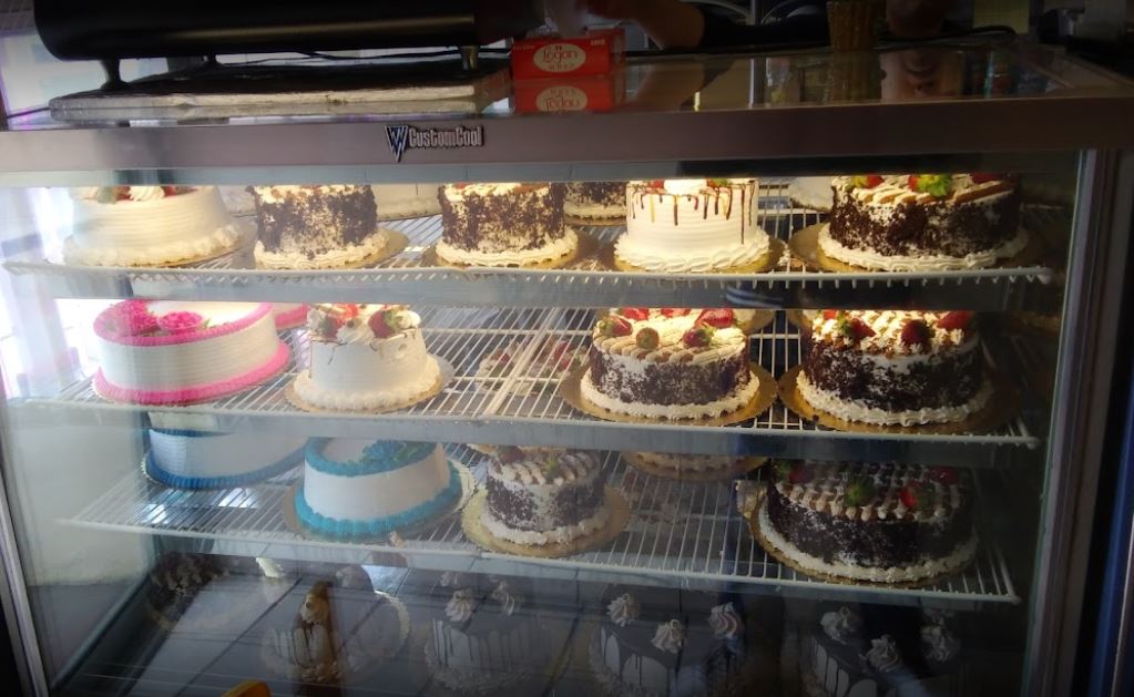 Victor’s Bakery Restaurant in The Bronx / Menus & Photos