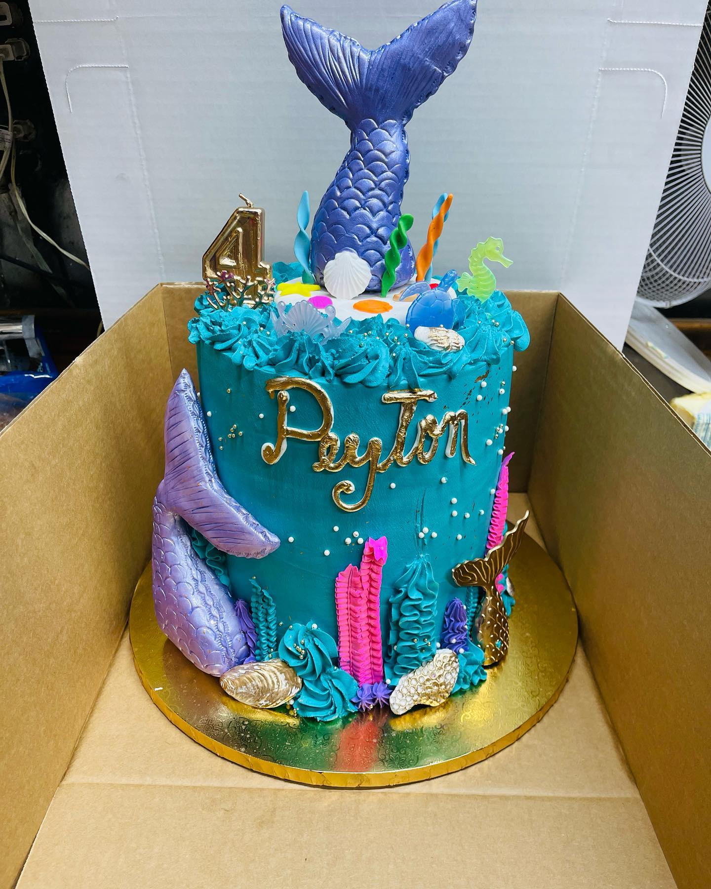 Victor’s Bakery Restaurant in The Bronx / Menus & Photos